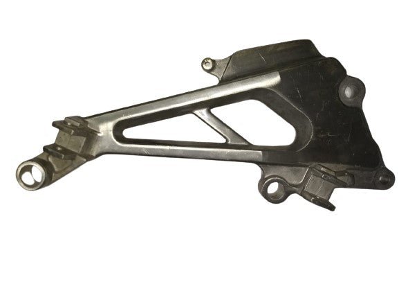 Foot Rest Bracket Right Side for Hero CBZ Old- Buy Online at Best Price ...